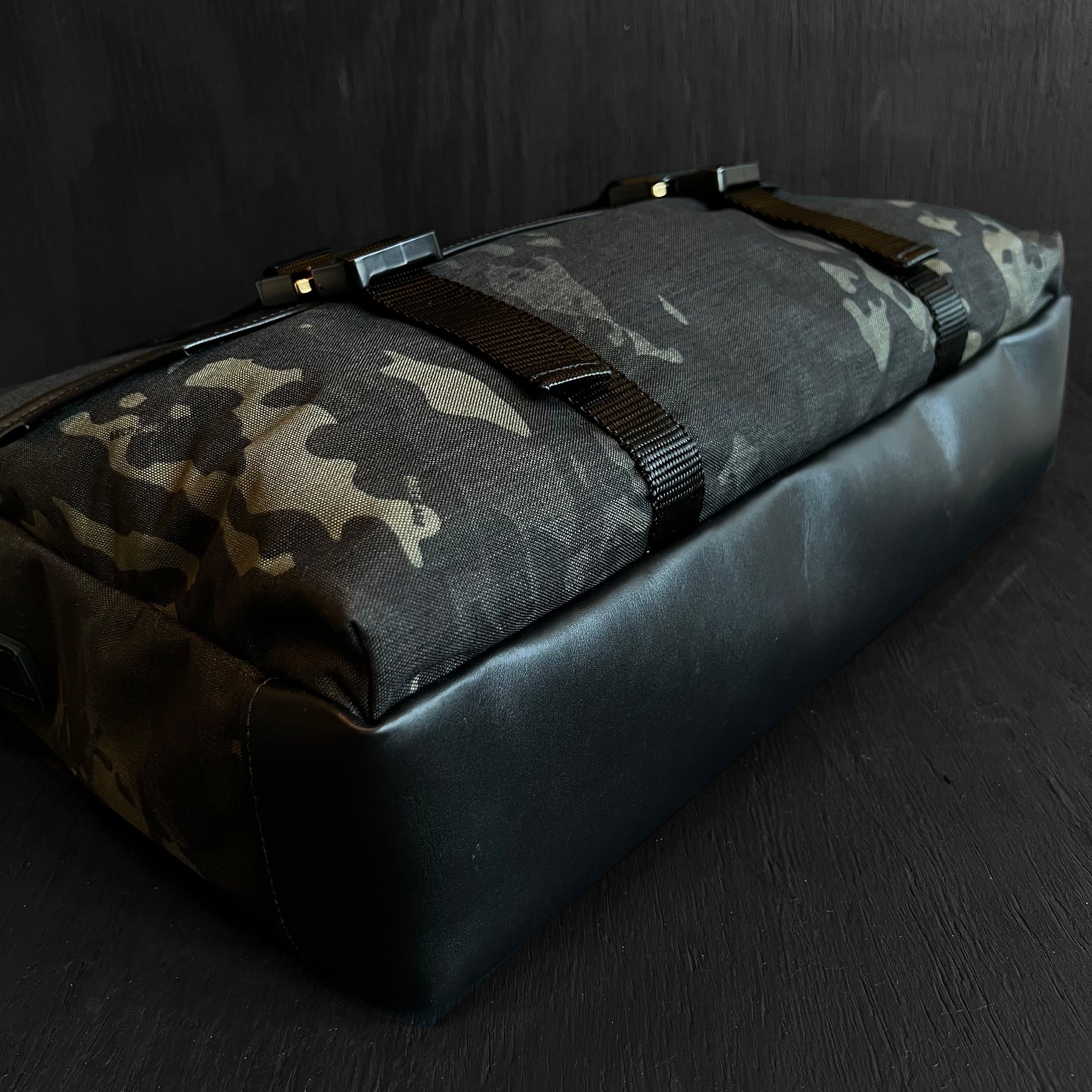 Defender Rogue Camo MultiCam Black™ CORDURA® x Coyote X-Pac™ / Low Sto ...